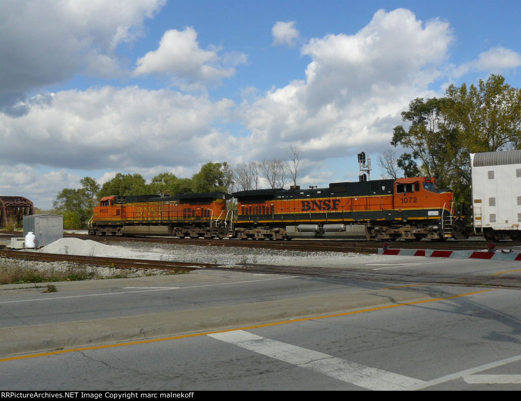 BNSF 1072